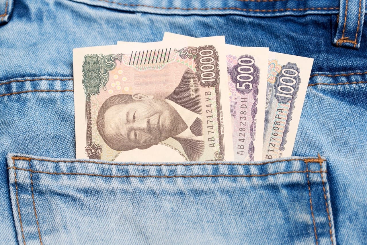 Is 1000 Yen A Lot In Japan?